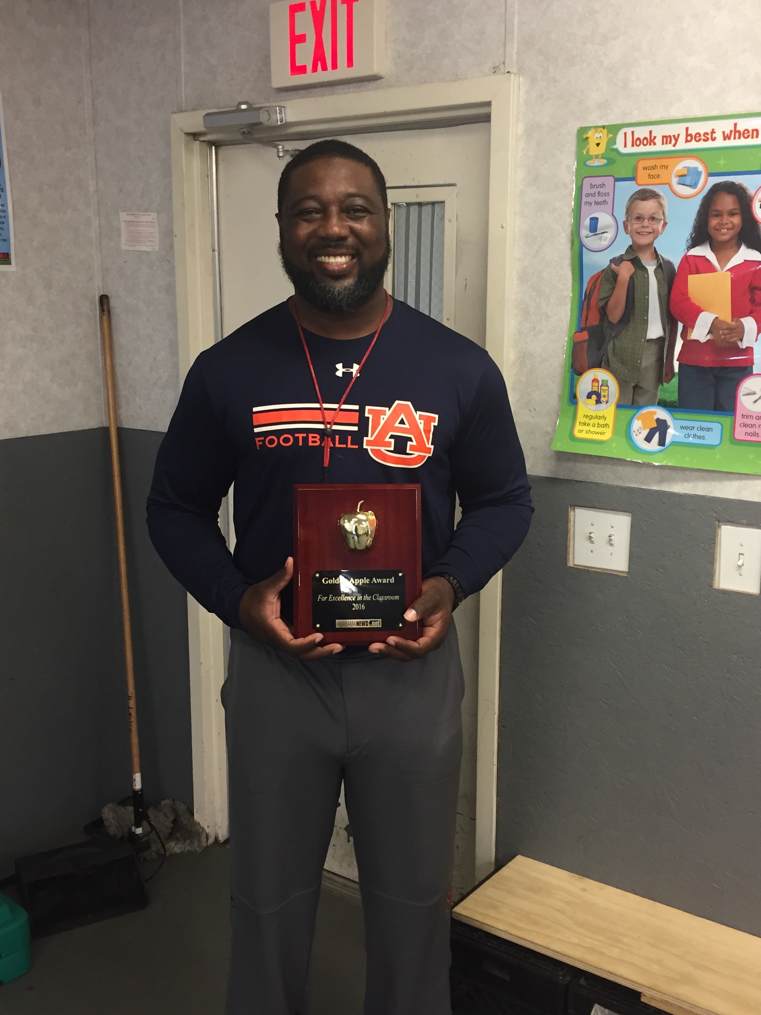 Golden Apple: Terrence Vaughn - WAKA 8