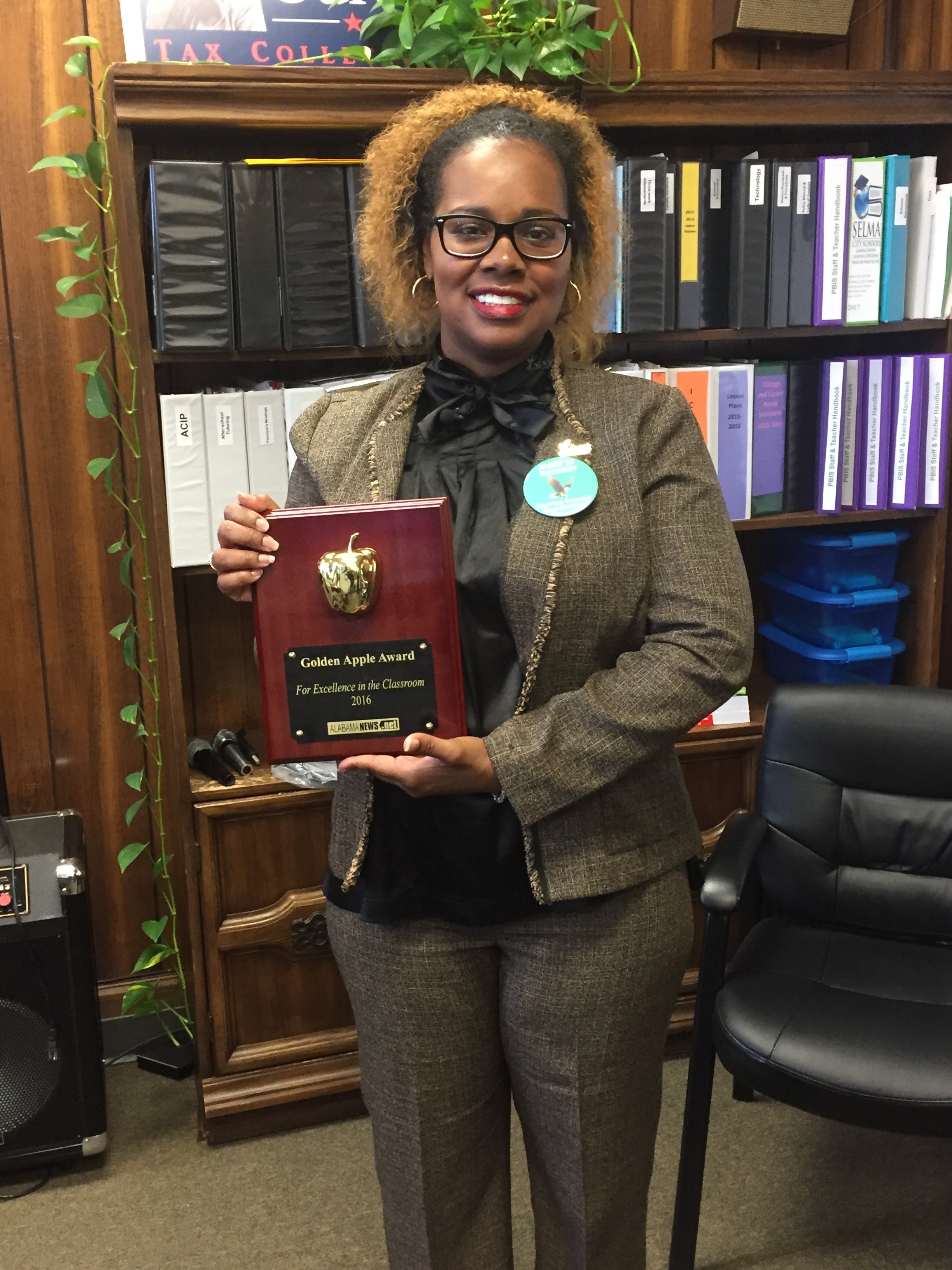Golden Apple: Cicely Curtis - WAKA 8
