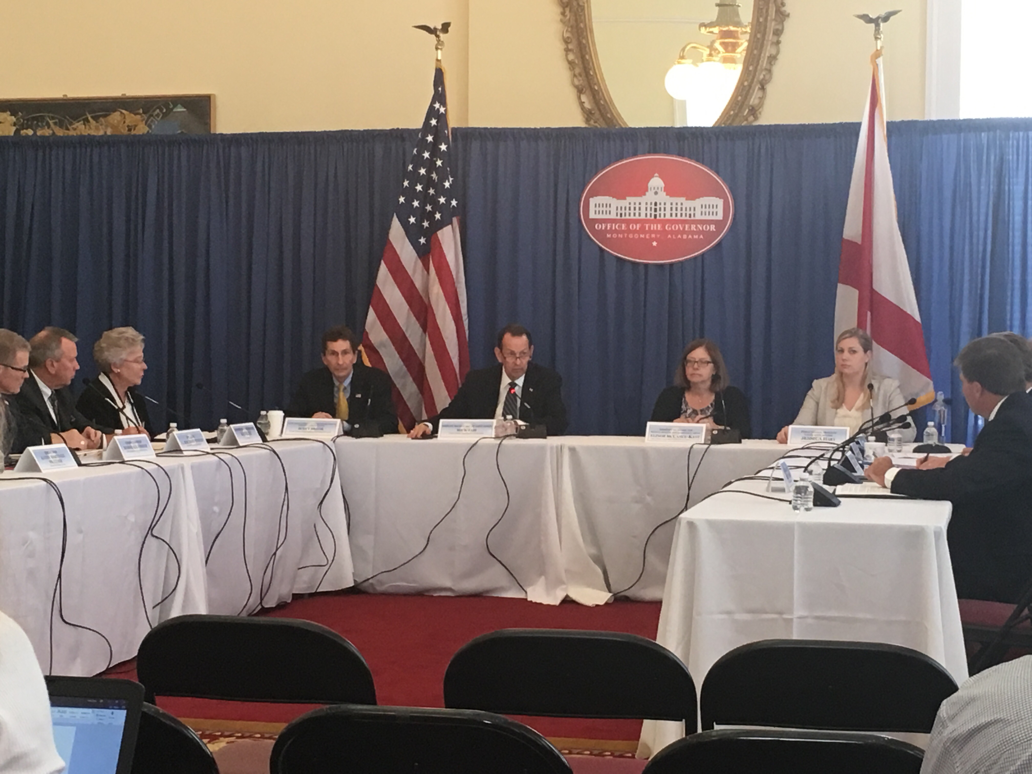 Gov. Ivey Hosts Round Table For Improving School Safety - WAKA 8