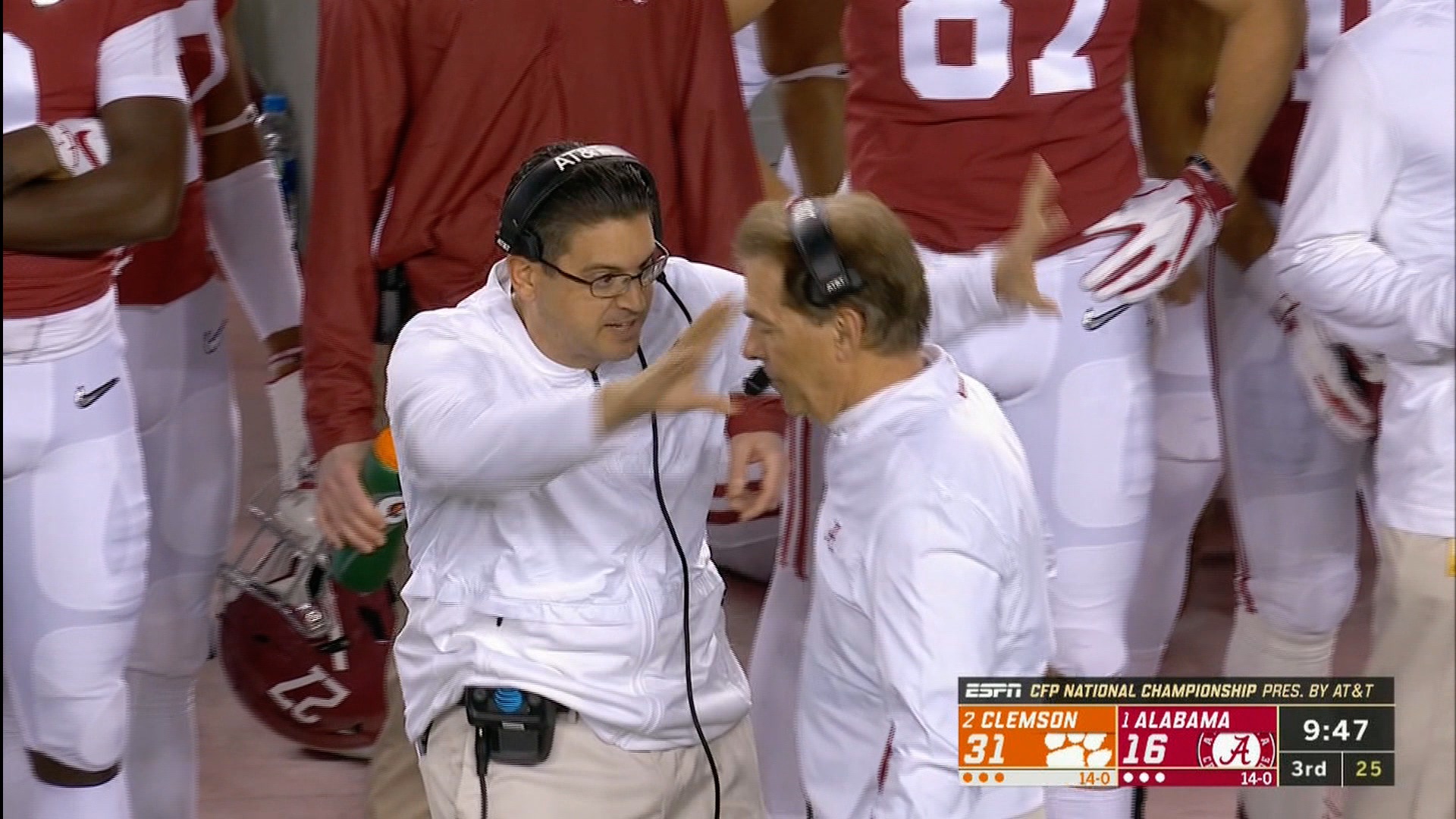 Alabama Fans React to National Championship - WAKA 8