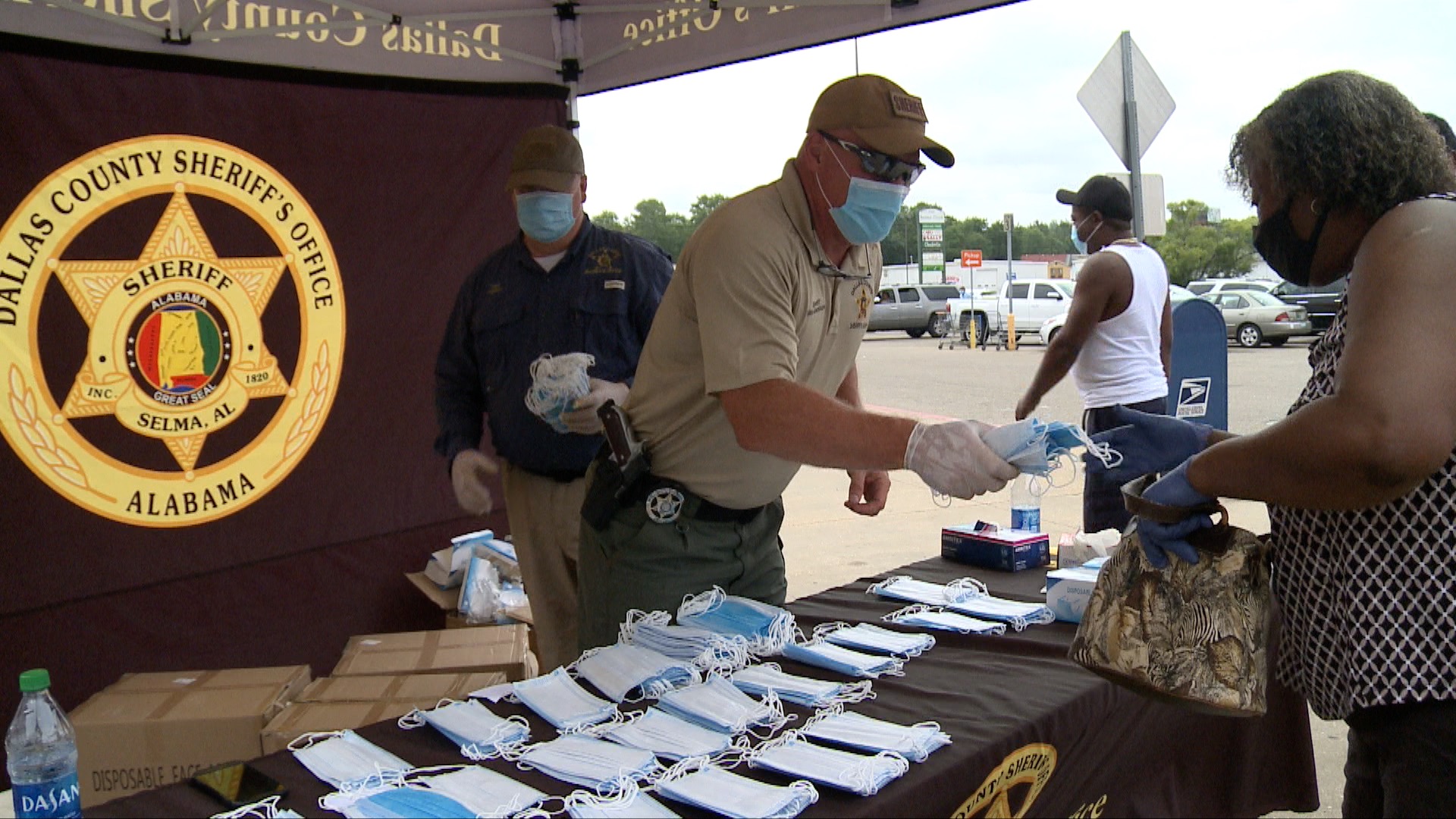 Dallas Co. Officials Give Away Thousands of Free Face Masks - WAKA 8