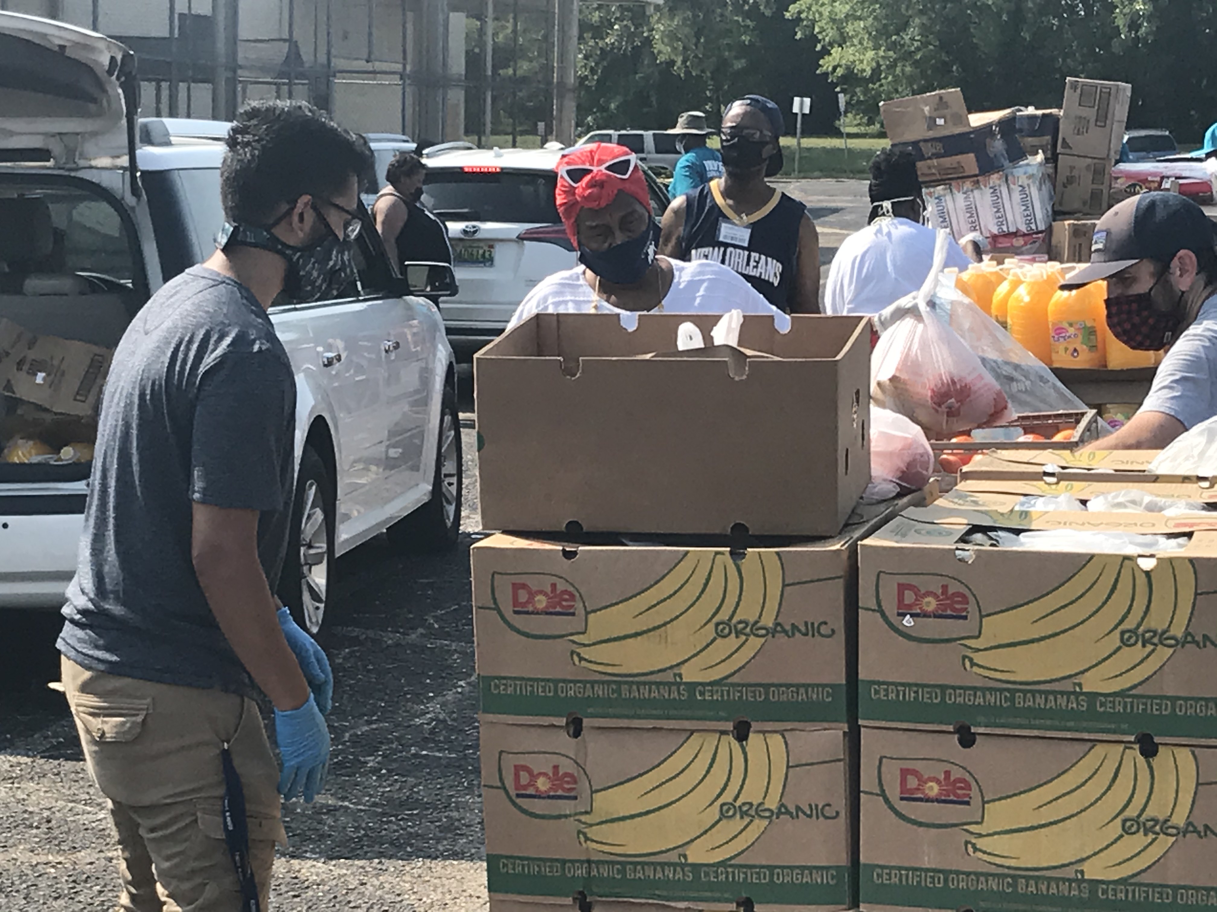 Caring for Citizens Hosts Food Drive in Montgomery - WAKA 8
