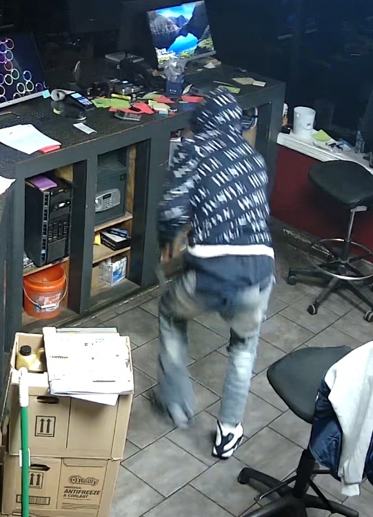 Montgomery Police Searching For Business Burglars Waka 8