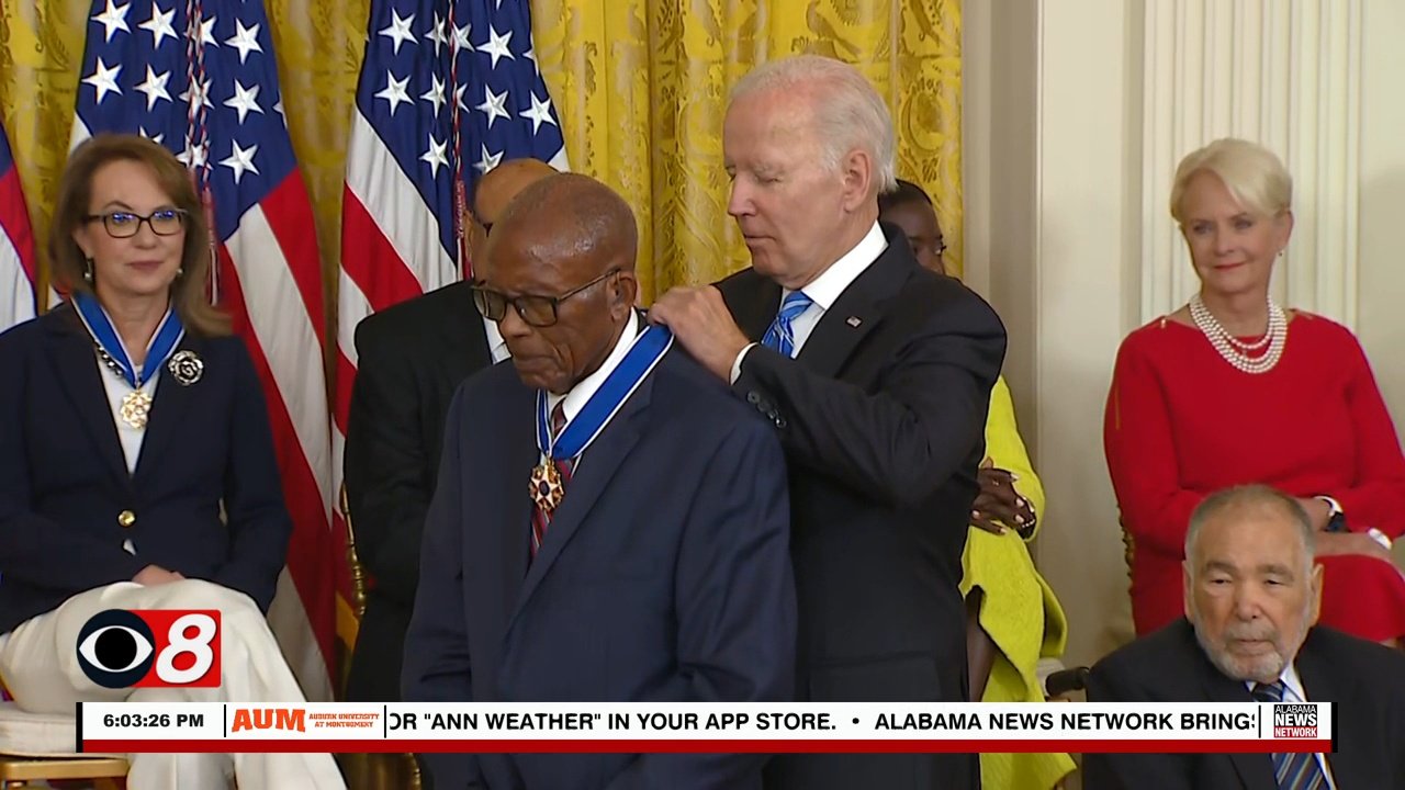 Attorney Fred Gray Receives Presidential Medal Of Freedom - WAKA 8