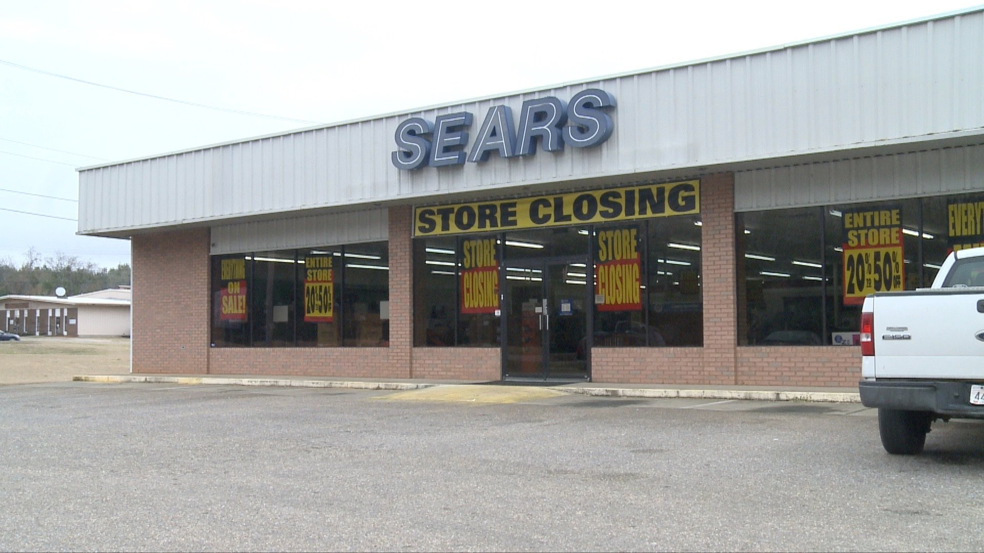 Everything Must Go at Sears Hometown Store in Selma - WAKA 8