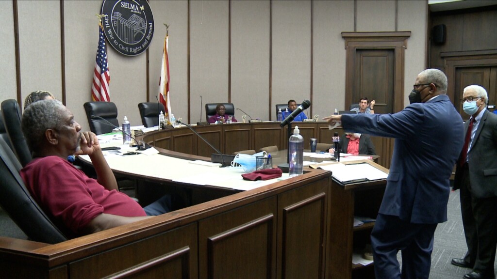 Selma City Council Reinstates Police Chief - WAKA 8