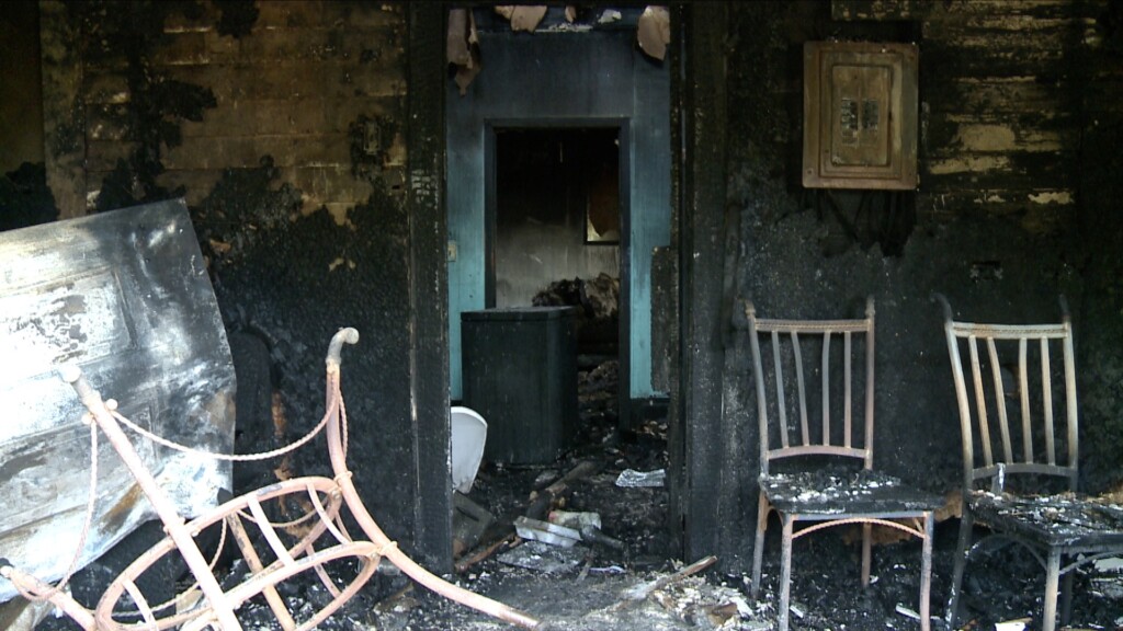 Demopolis Family Loses Everything in Fatal House Fire - WAKA 8