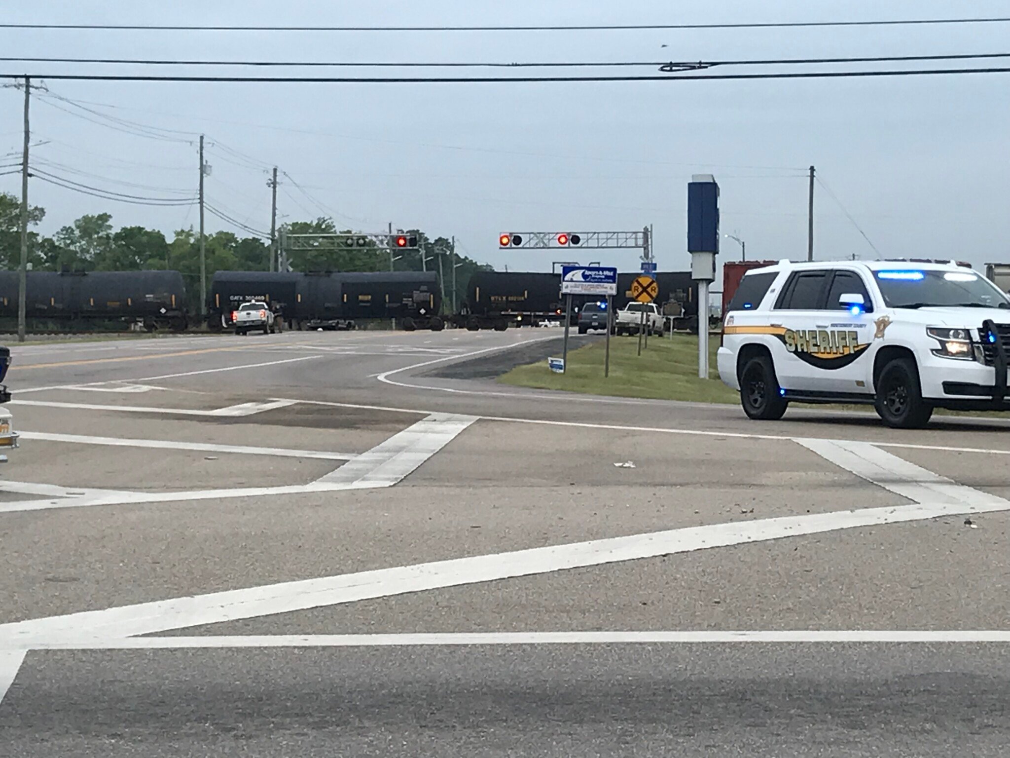 Hyundai Boulevard blocked after crash involving train - WAKA 8