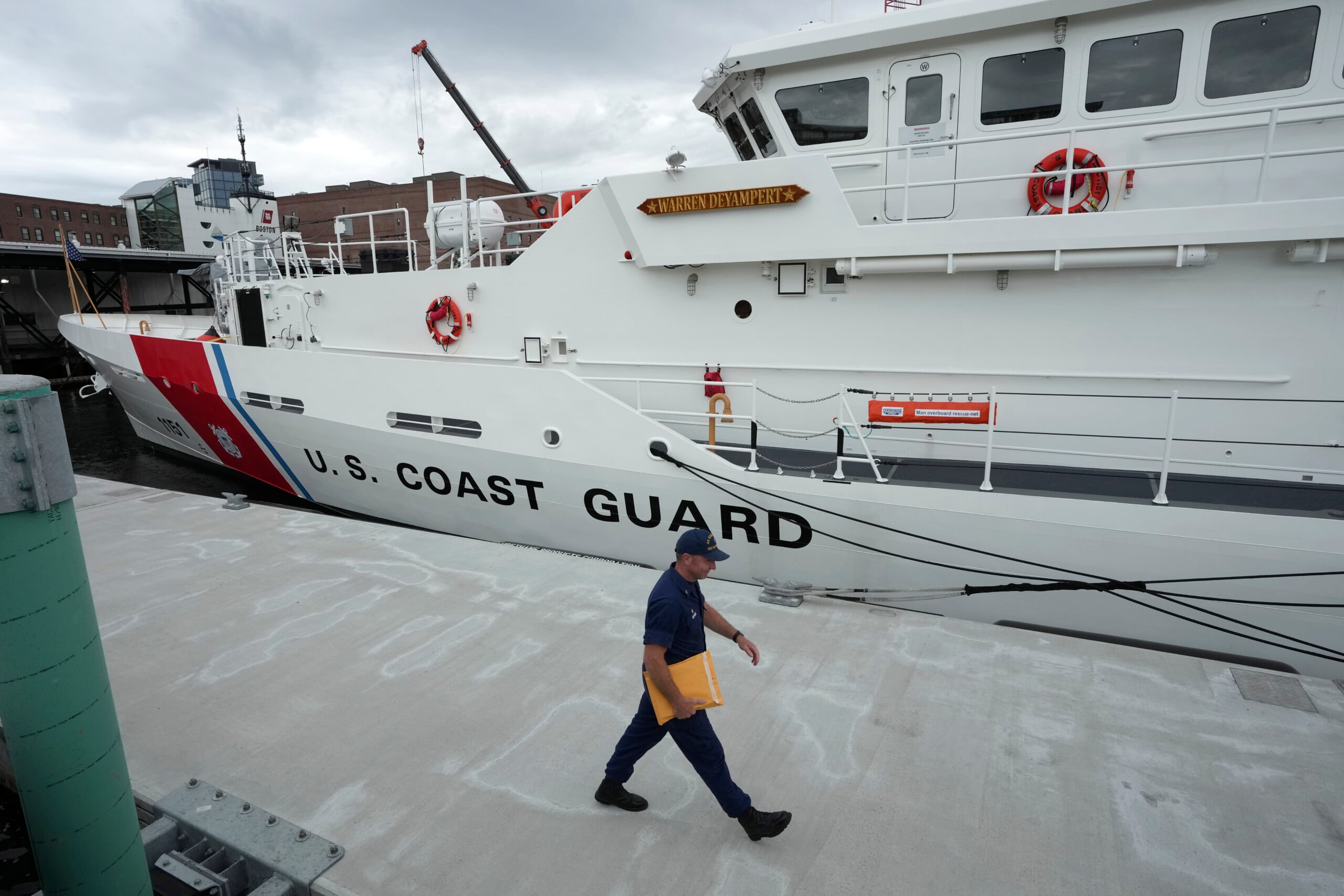 Debris field found near the Titanic during search for submersible - WAKA 8