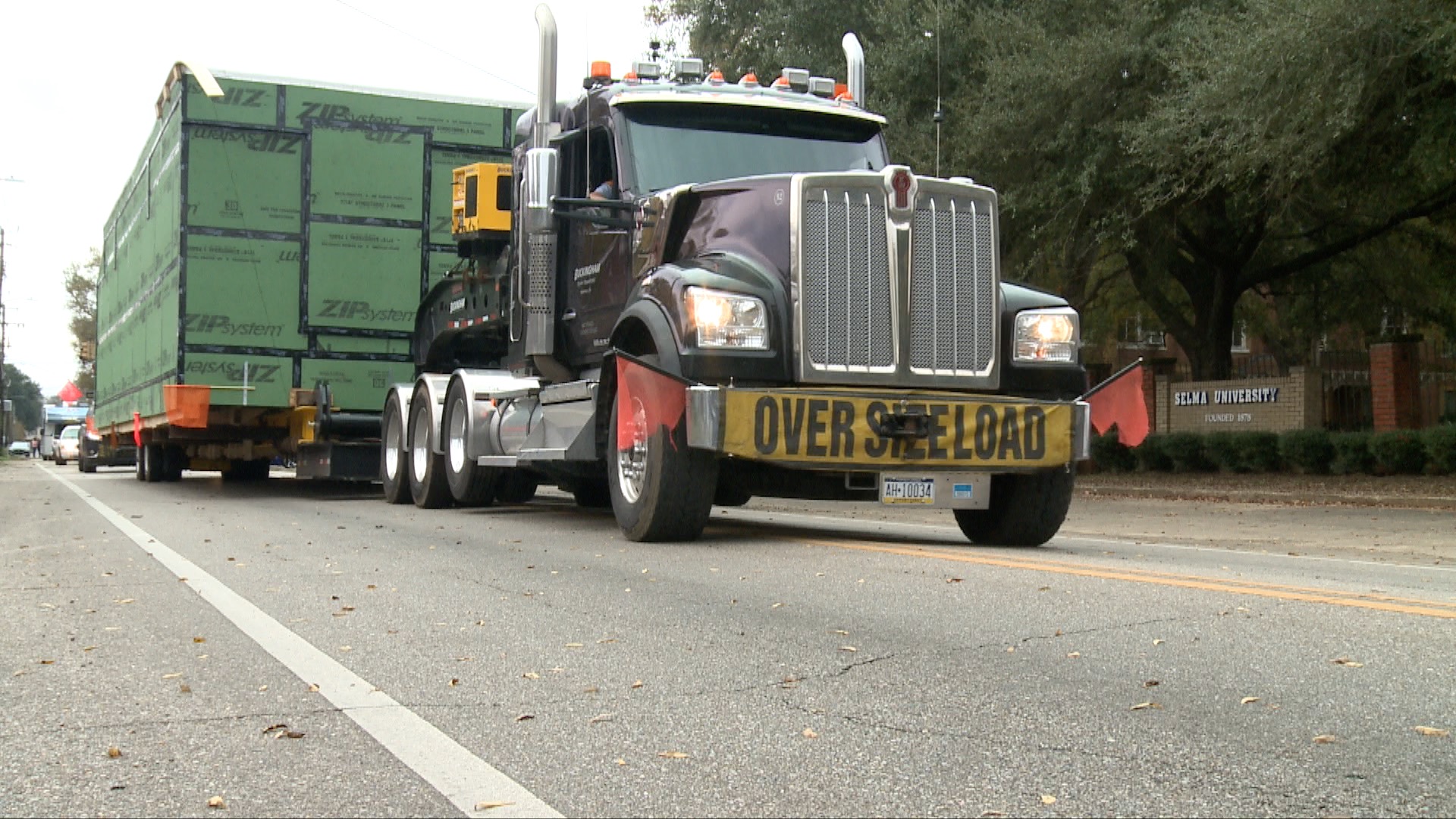 Historic Selma house on the road to the Henry Ford in Michigan - WAKA 8
