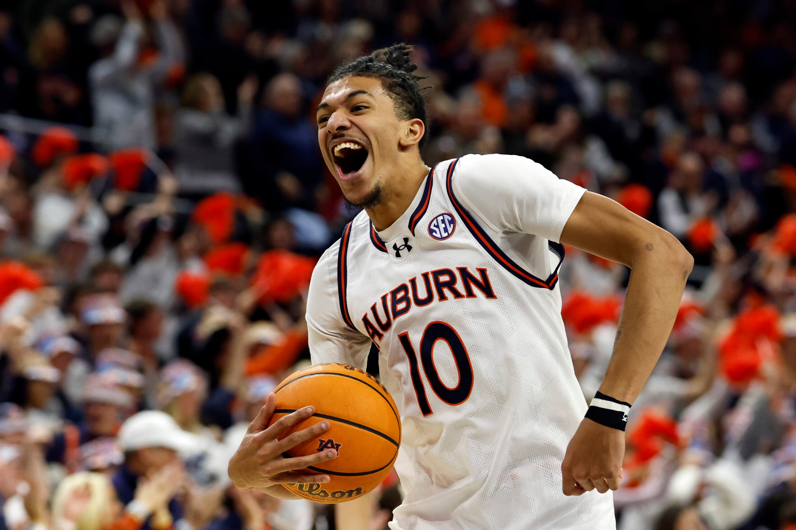 Streaking Auburn soars into top 10 ahead of Alabama game after slow ...