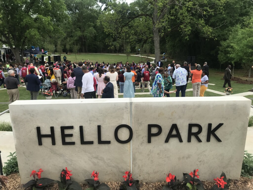Music legend Lionel Richie helps open Hello Park in Tuskegee - WAKA 8