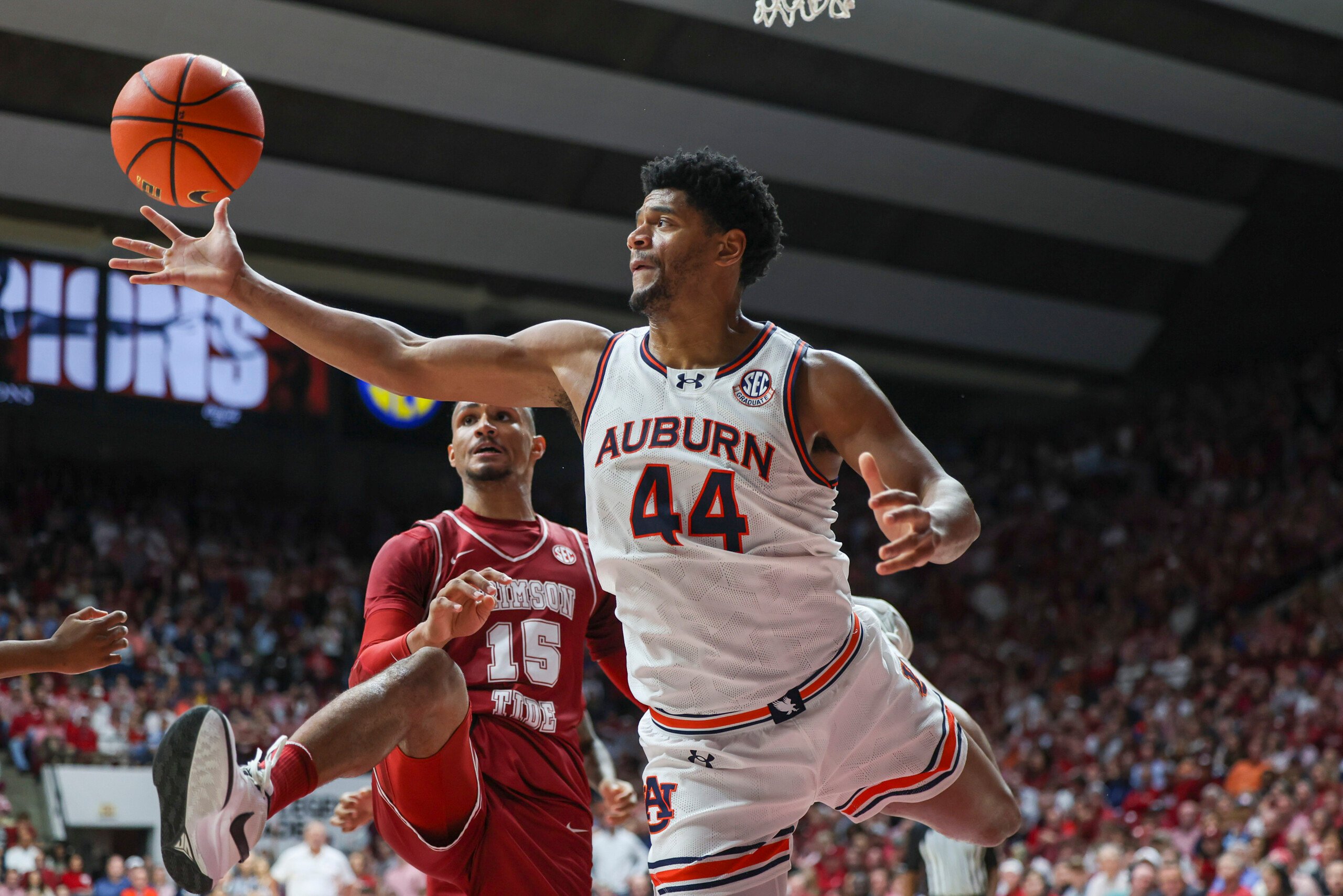 Johni Broome's 19 points lead No. 1 Auburn over No. 2 Alabama 94-85 - WAKA 8