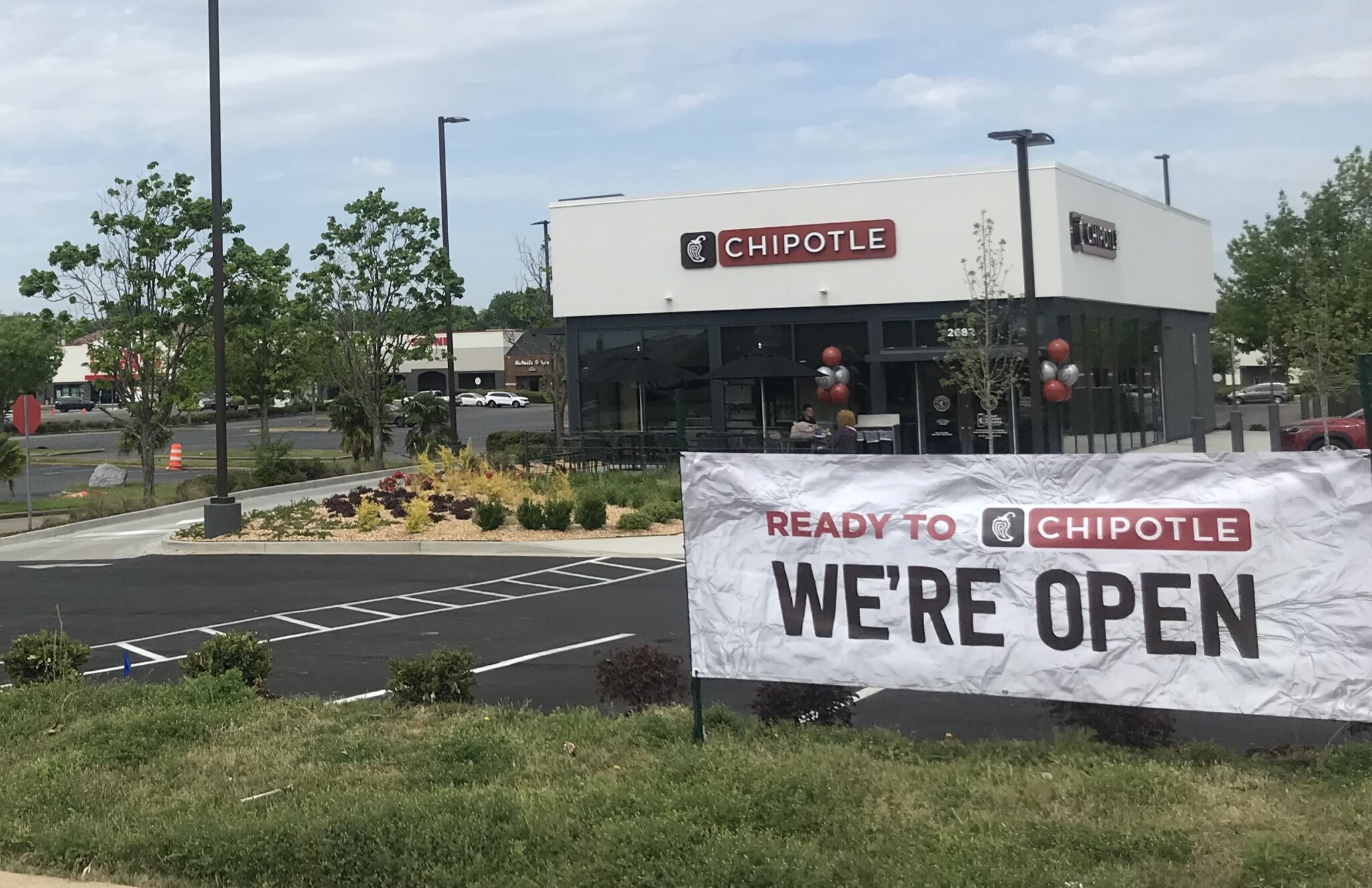 New Chipotle opens in Montgomery - WAKA 8
