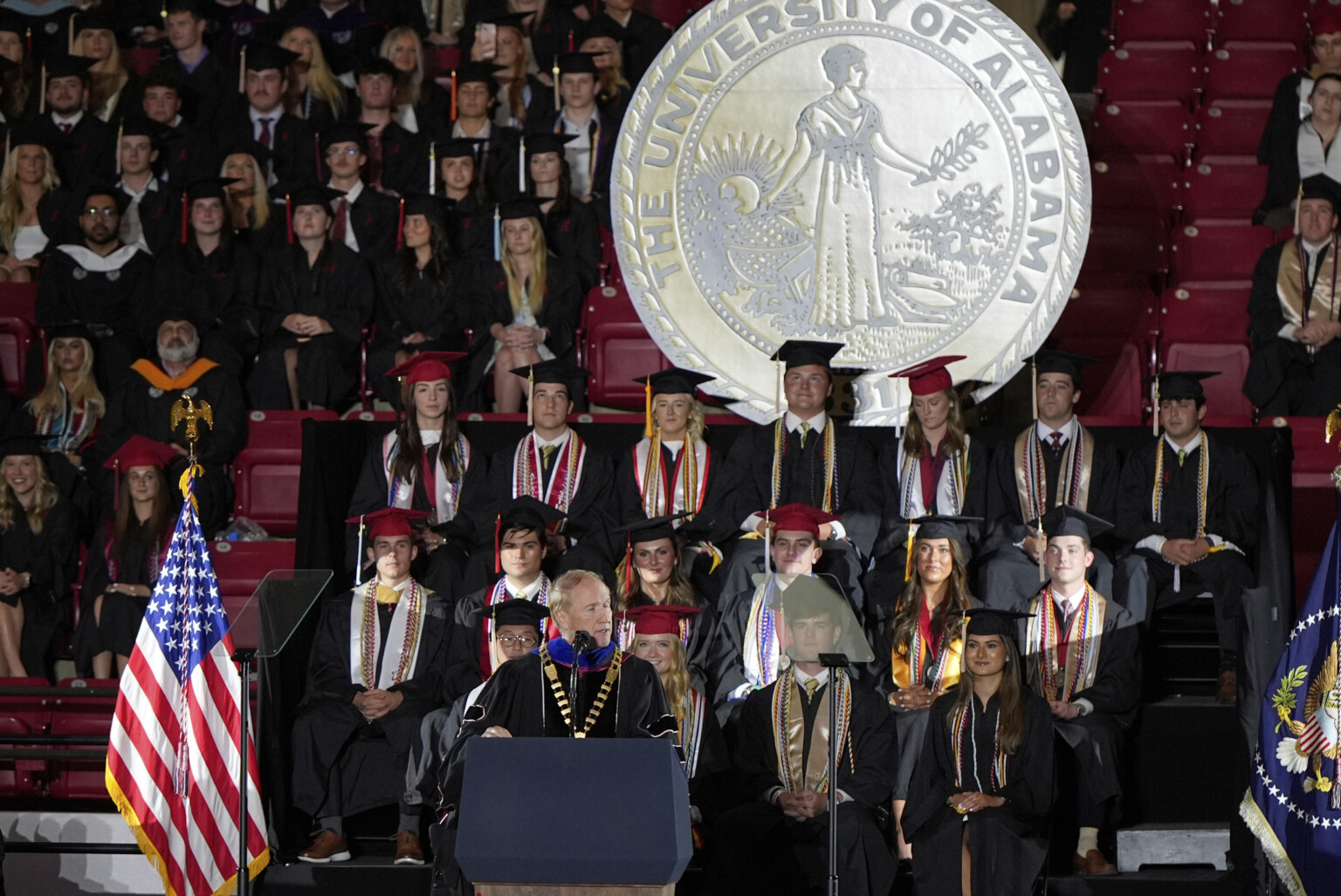 President Trump offers encouragement to University of Alabama graduates ...