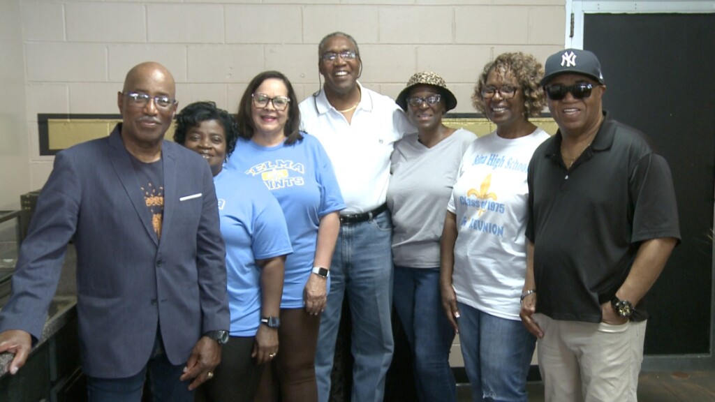 Selma High School Class of '75 celebrates 50th class reunion - WAKA 8