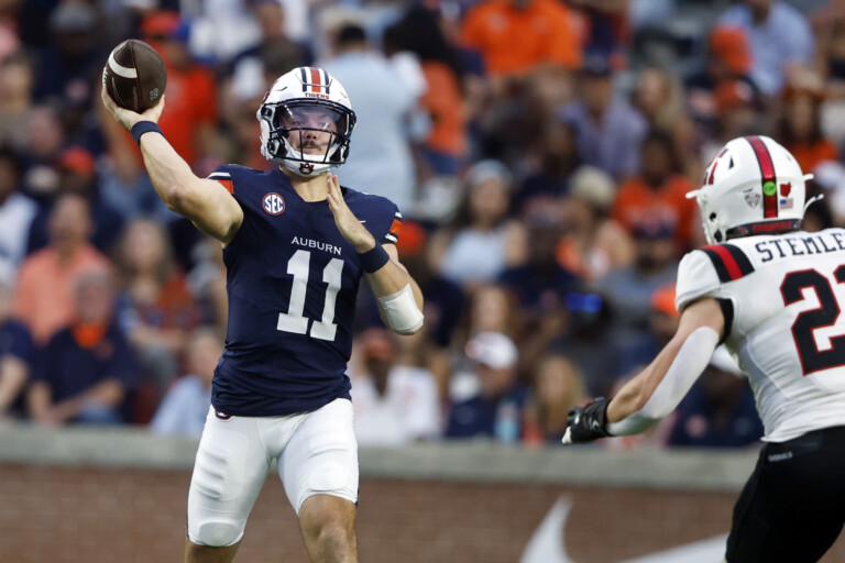 Jackson Arnold throws 3 TDs and Auburn overwhelms Ball State 42-3 - WAKA 8