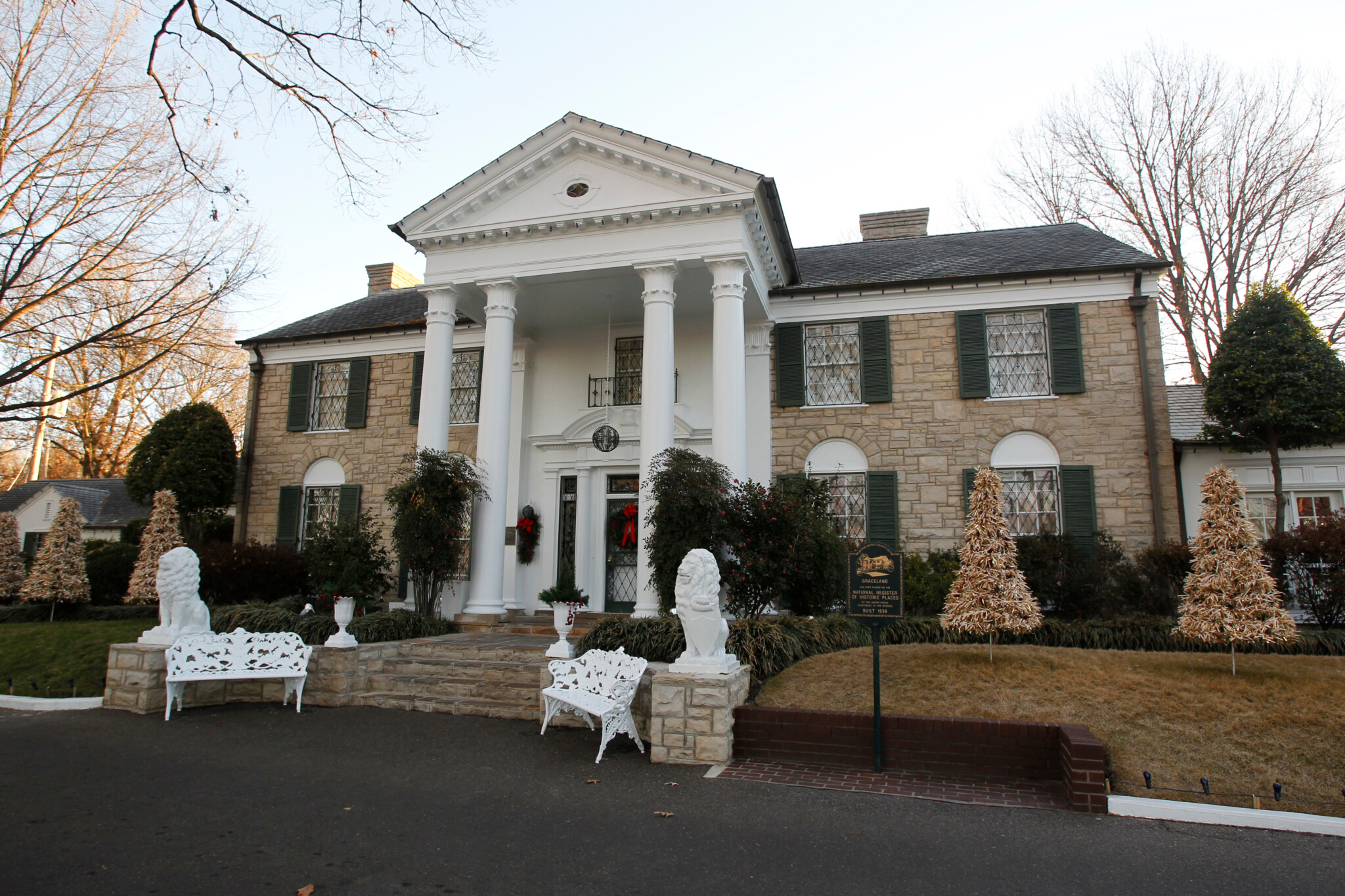 Woman sentenced to prison for trying to sell off Elvis Presley's ...