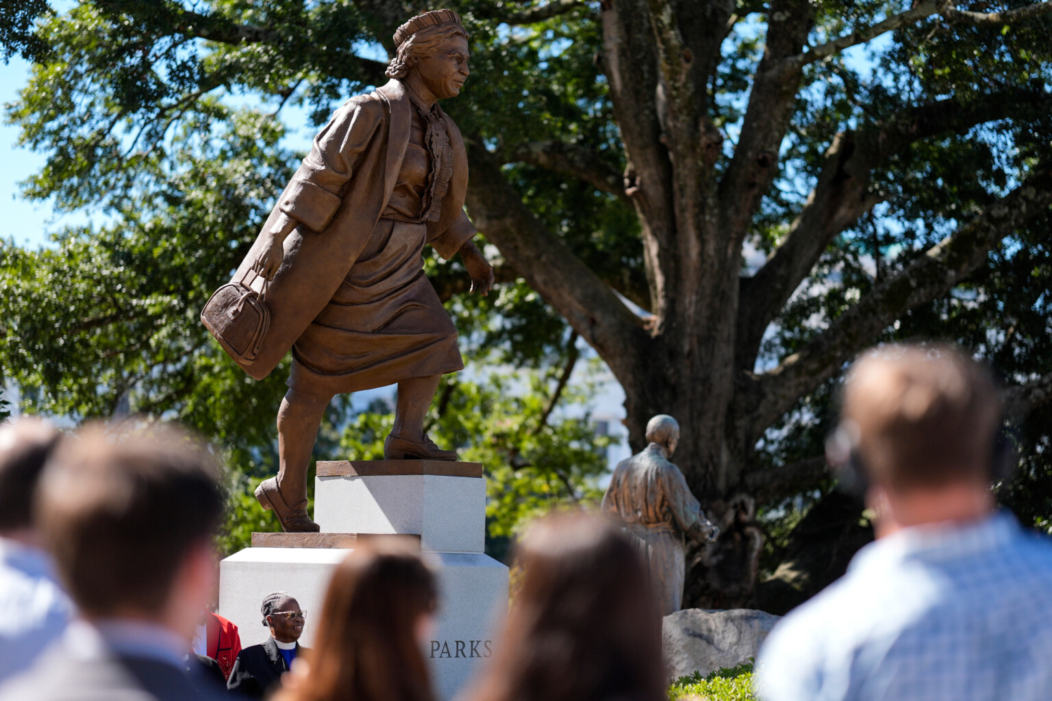 Rosa Parks and Helen Keller statues unveiled at Alabama Capitol - WAKA 8