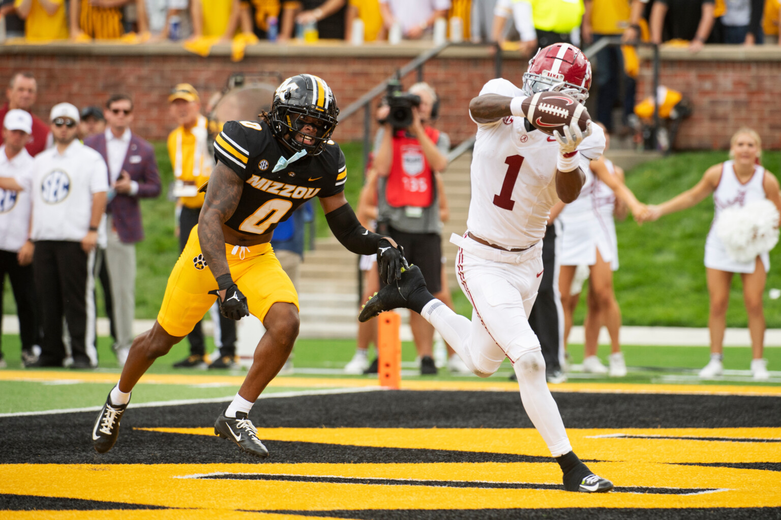 Quarterback Ty Simpson shines as No. 8 Alabama edges No. 14 Missouri 27 ...