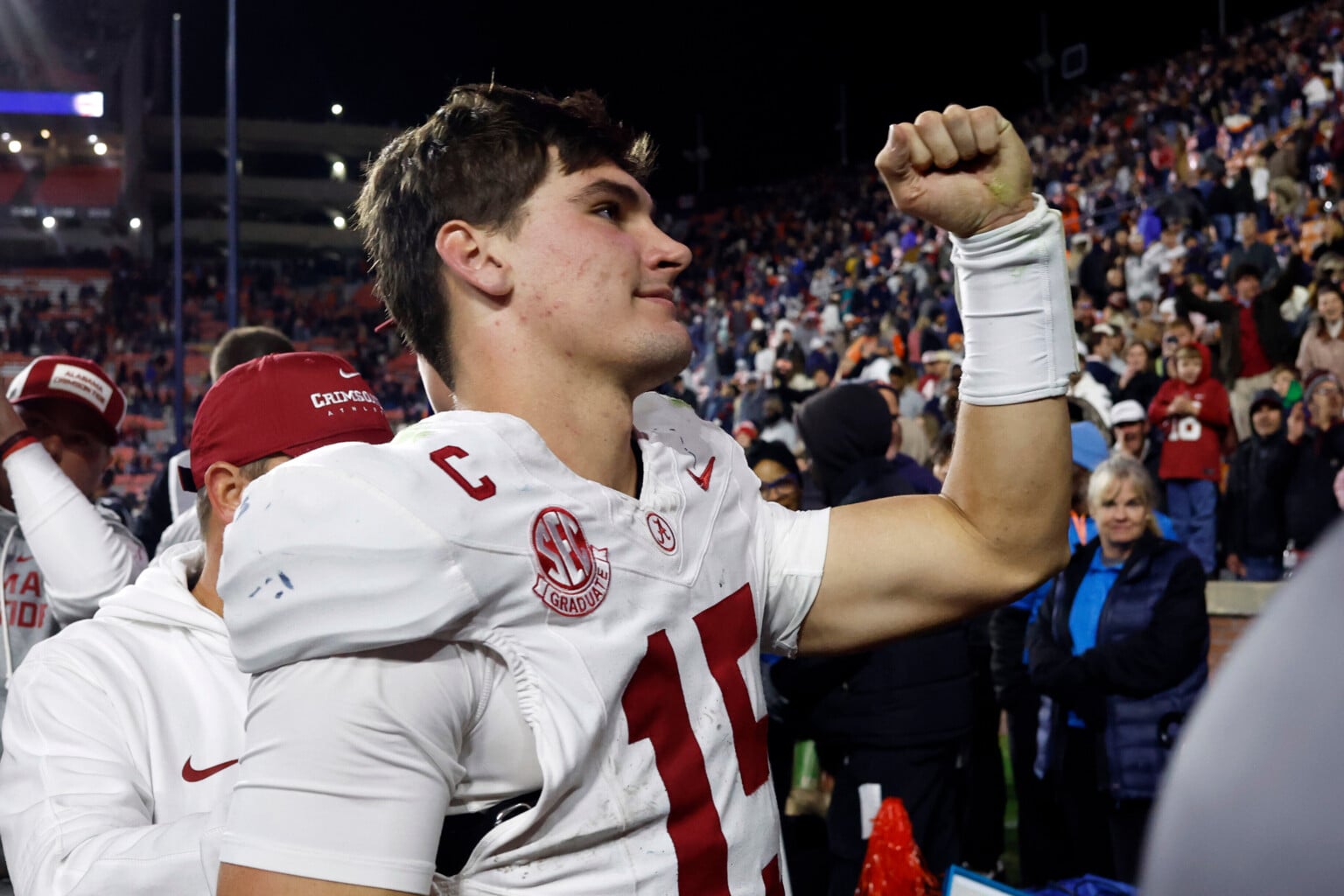 No. 10 Alabama defeats Auburn 27-20 in Iron Bowl, will play in the SEC ...