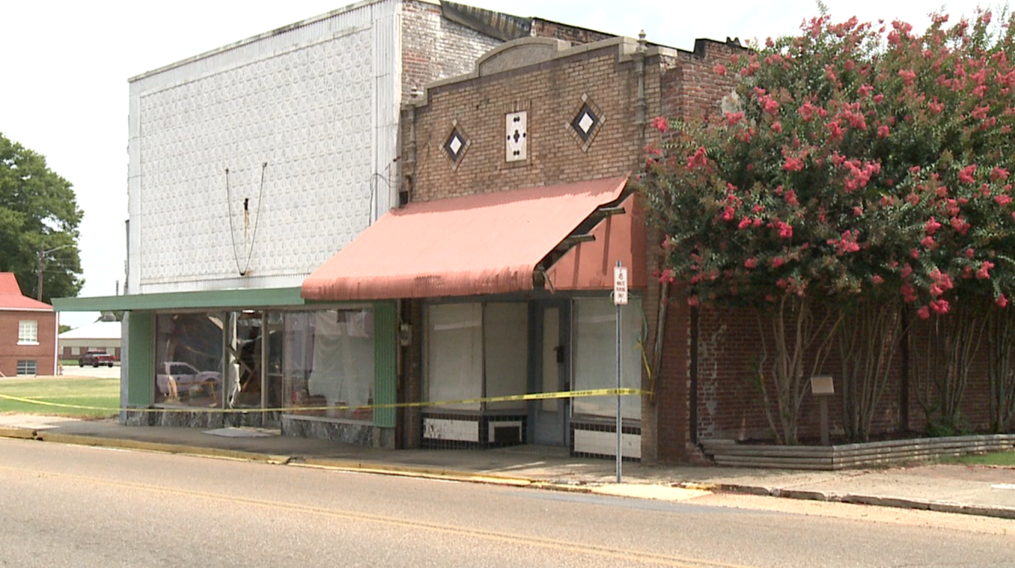 Demolition preps under way for Dyer building - WBBJ TV