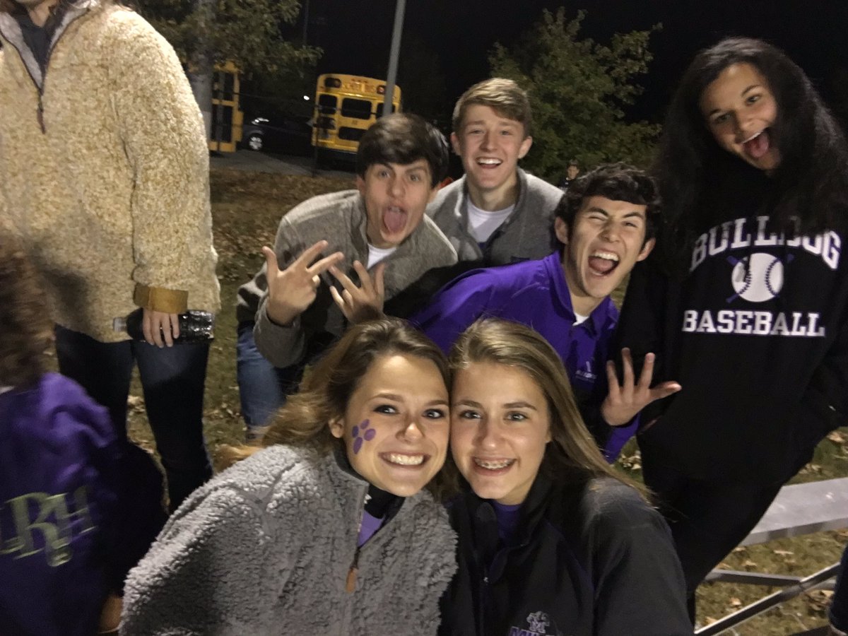 Students cheering on the Milan Bulldogs - WBBJ TV