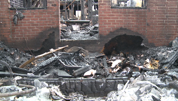 Gibson Co. family loses everything in early morning house fire - WBBJ TV