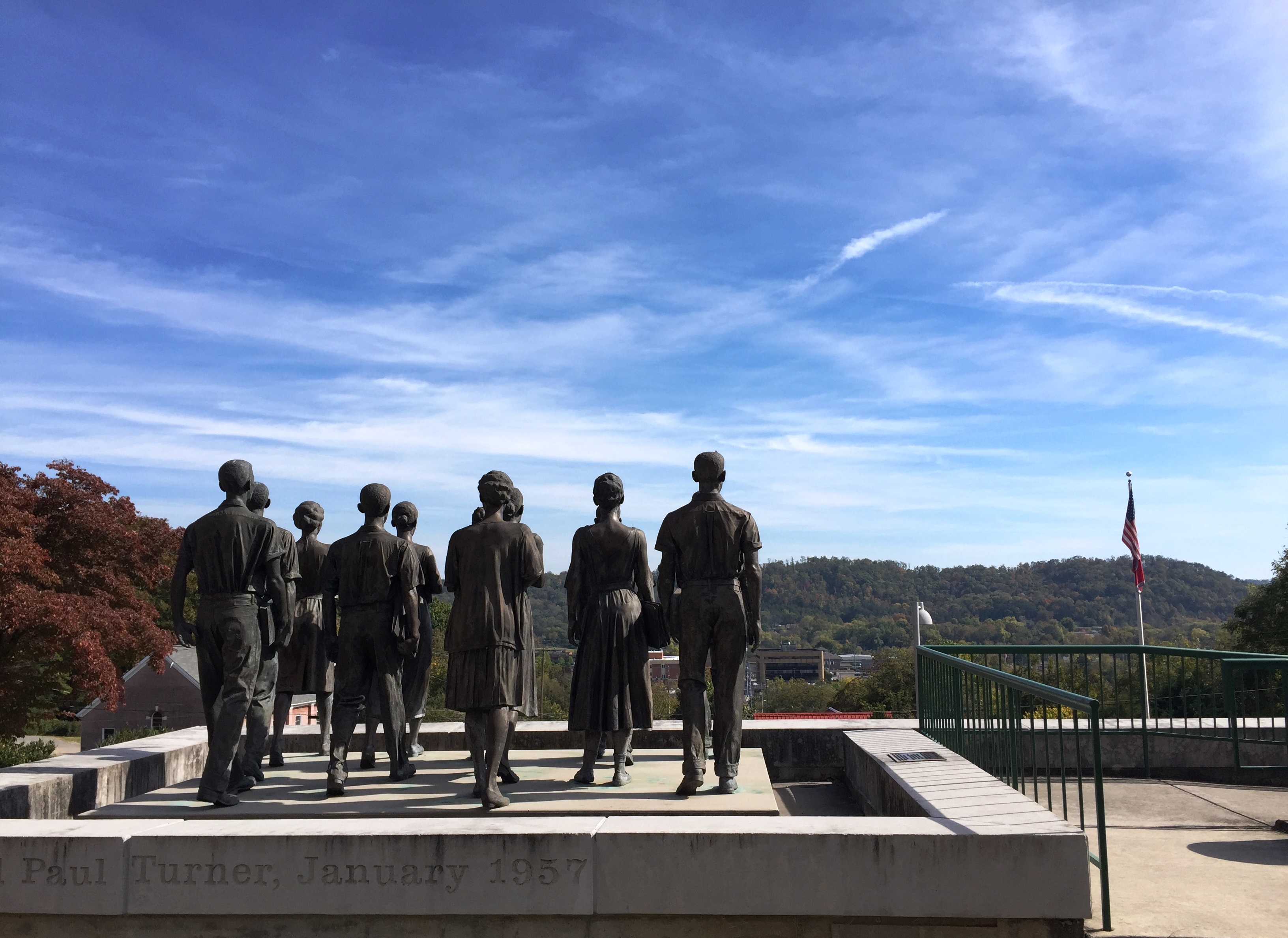 Clinton_Statue - WBBJ TV