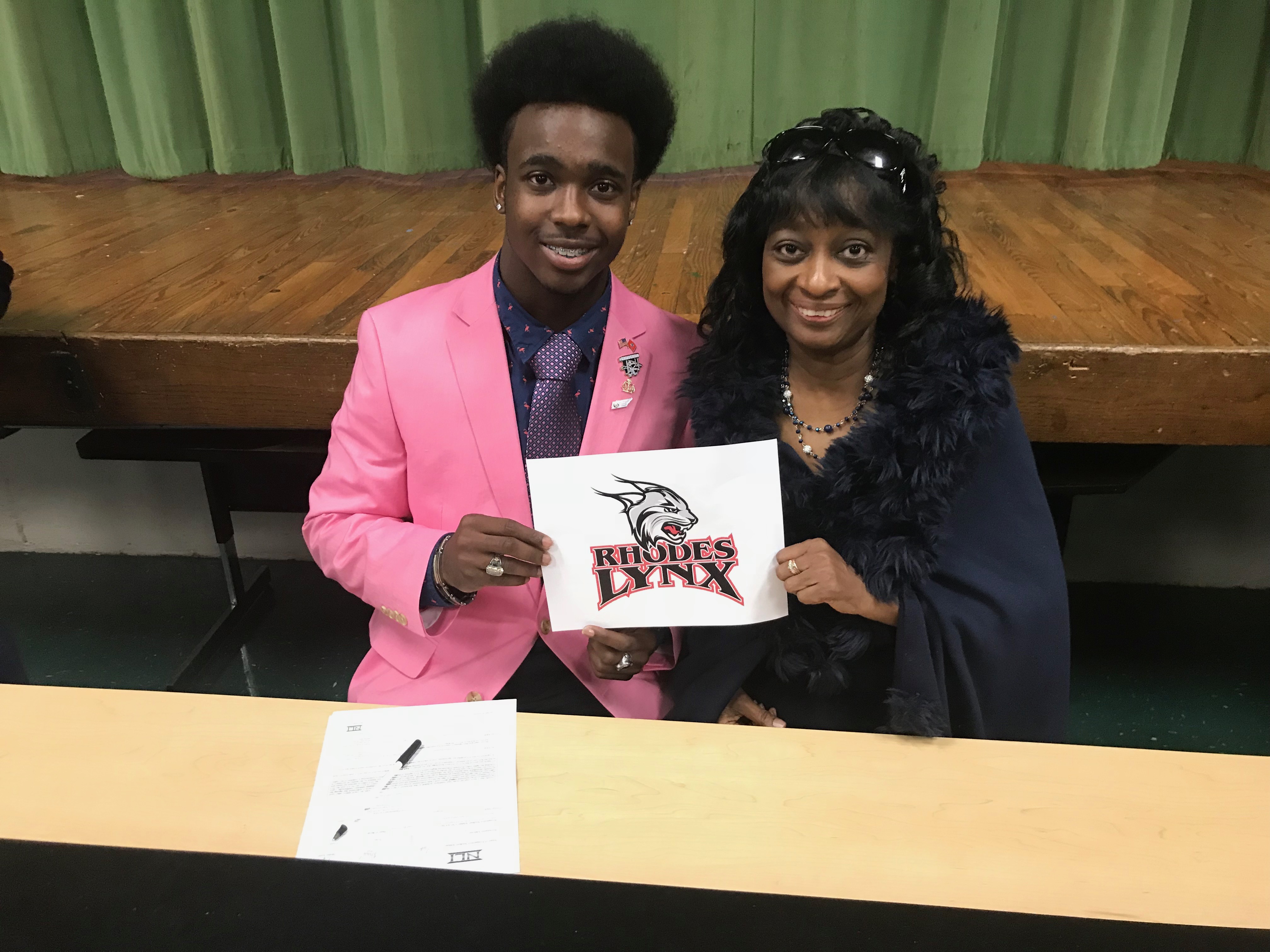 Daniel Lake signs with Rhodes College - WBBJ TV
