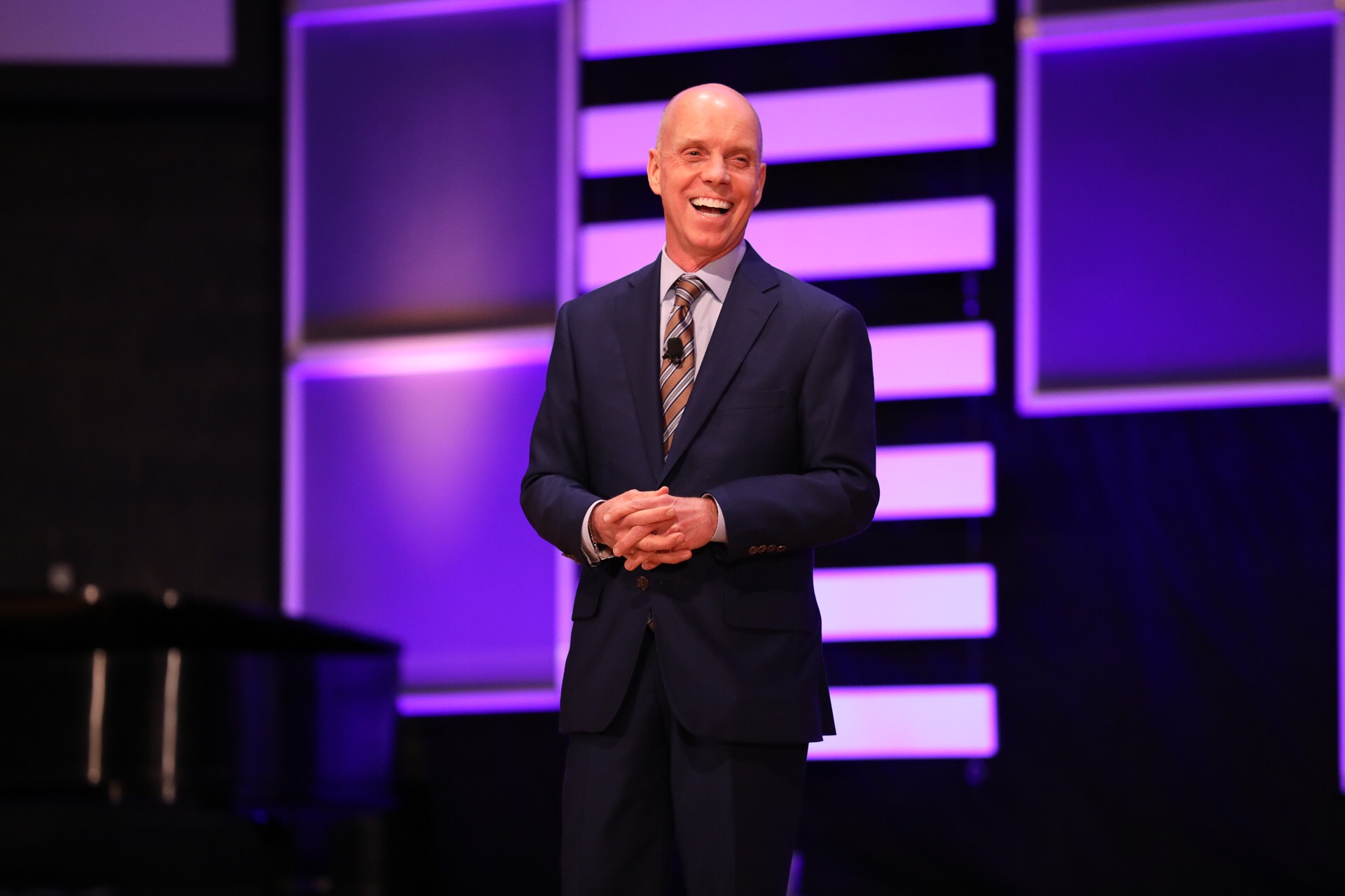 Scott Hamilton speaks at Freed-Hardeman University's benefit dinner ...