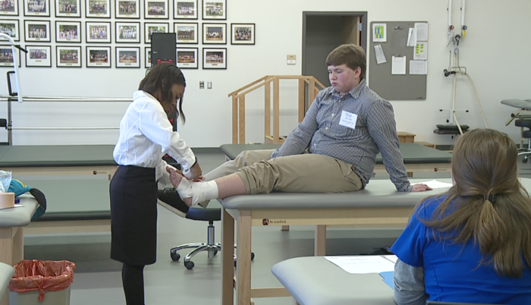 Students compete in HOSA Regional Competition in Jackson - WBBJ TV