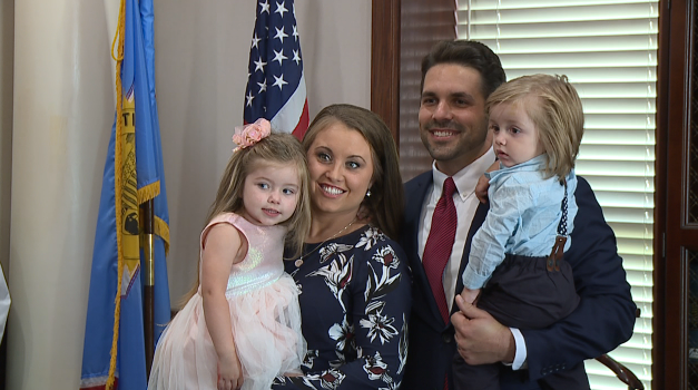 Mayor Scott Conger takes oath of office - WBBJ TV