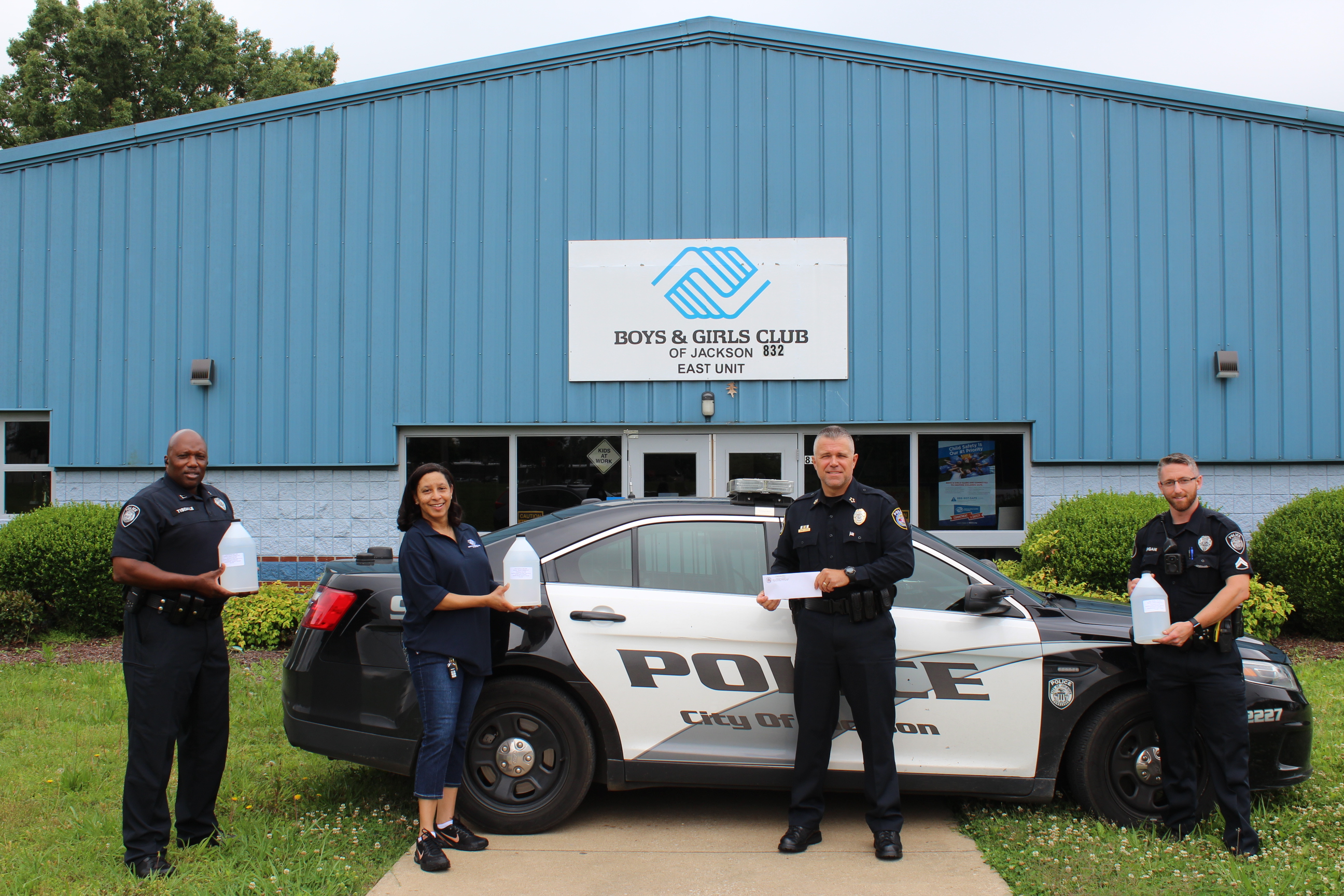 Jackson Police make donation - WBBJ TV