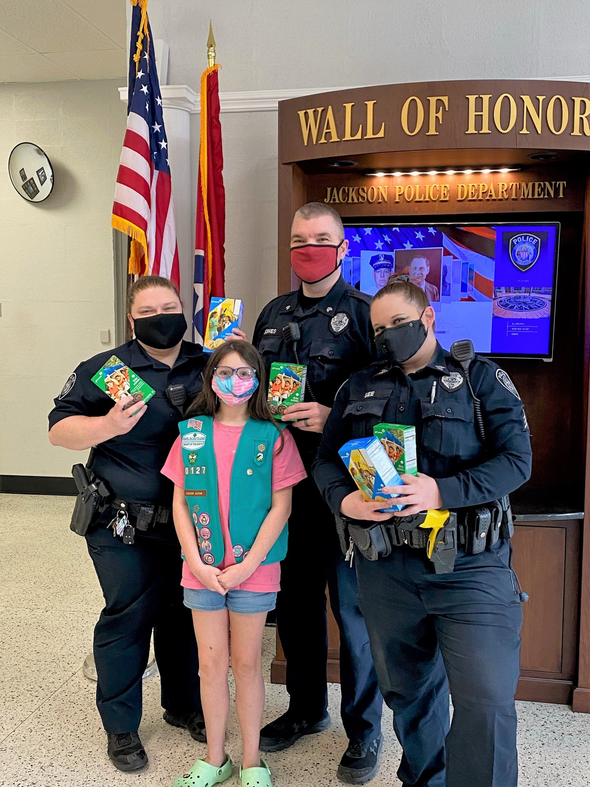 Jackson police receive cookies from local Girl Scouts - WBBJ TV
