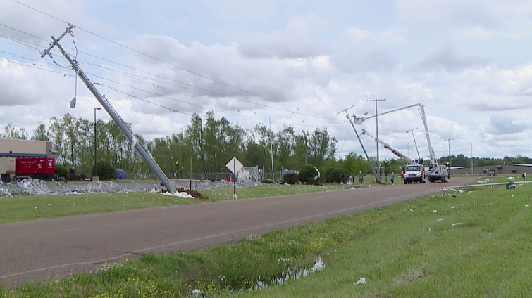 Overnight storm causes damage in northwest Tennessee - WBBJ TV