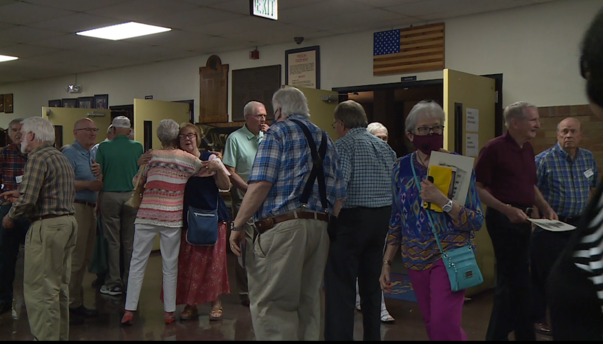 Classmates reunite at annual reunion - WBBJ TV