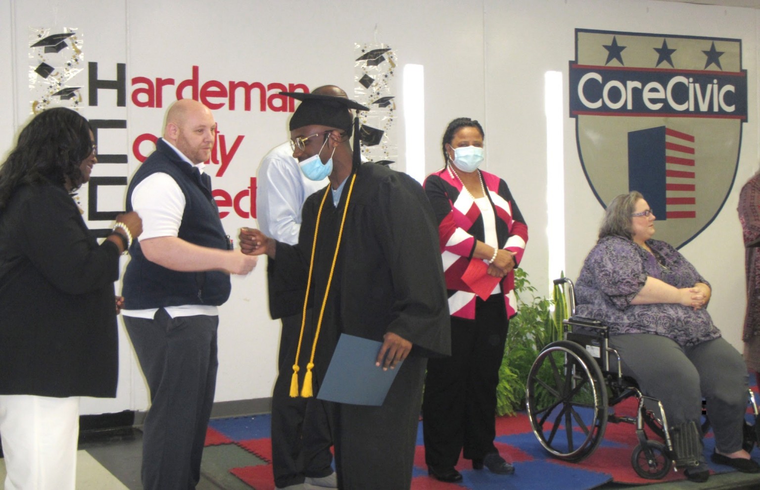 23 student-inmates graduate in Hardeman County - WBBJ TV