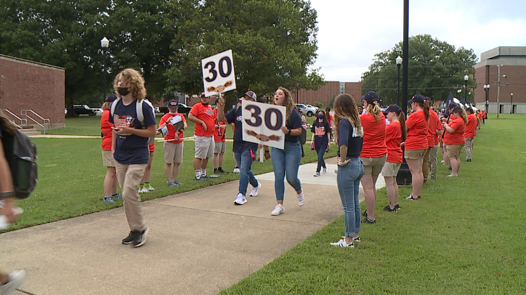 UT Martin gives freshman a glimpse into future - WBBJ TV