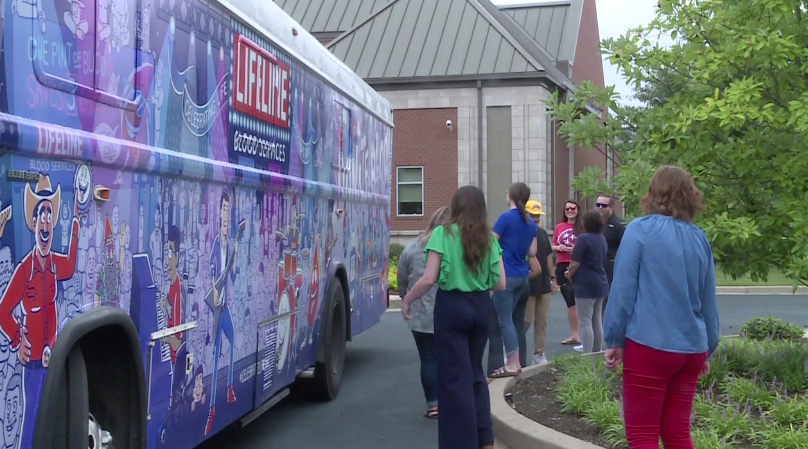 LIFELINE Blood Services shows off new wrapped donor bus - WBBJ TV