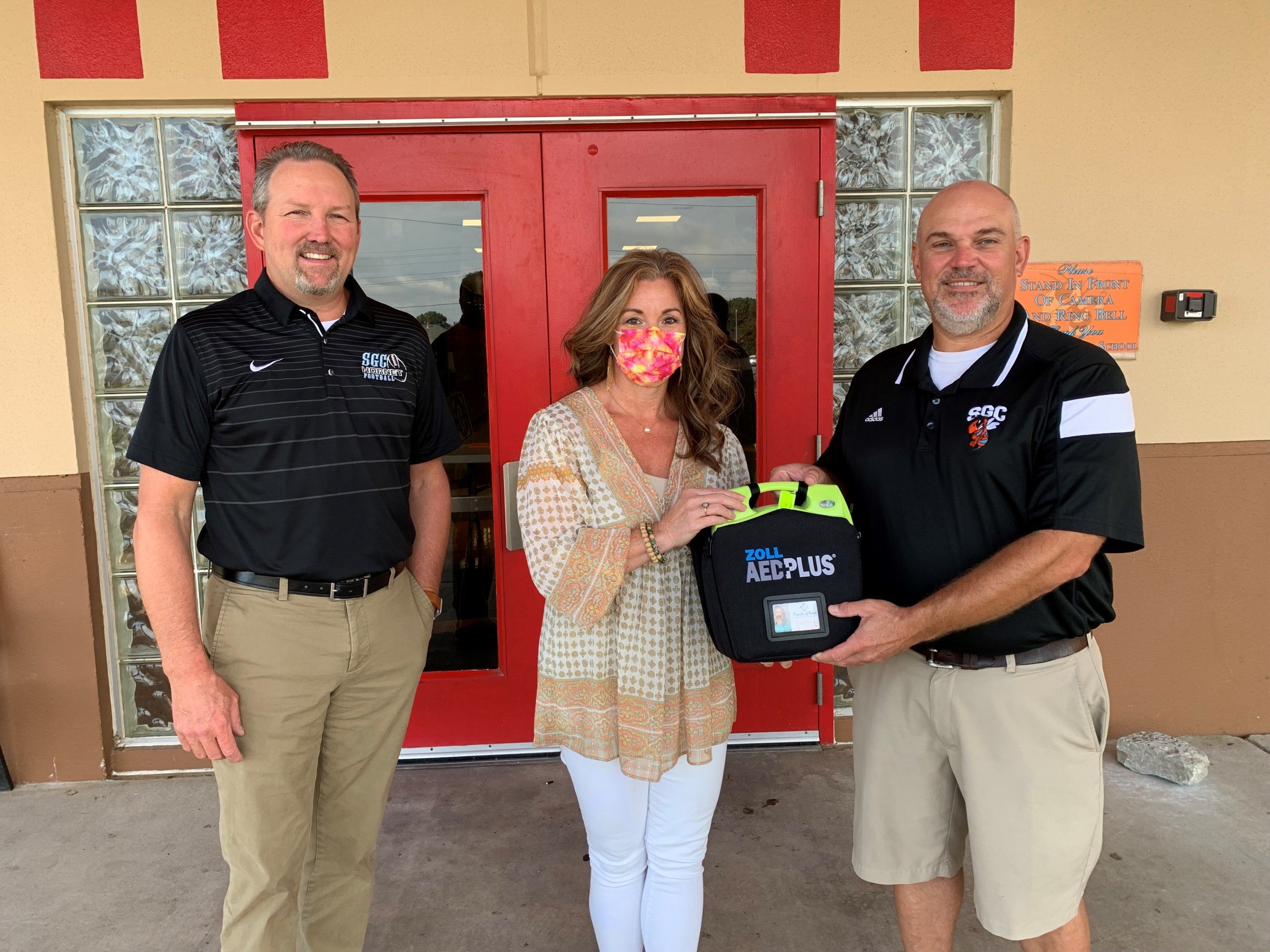 Medina Middle School receives AED devices - WBBJ TV