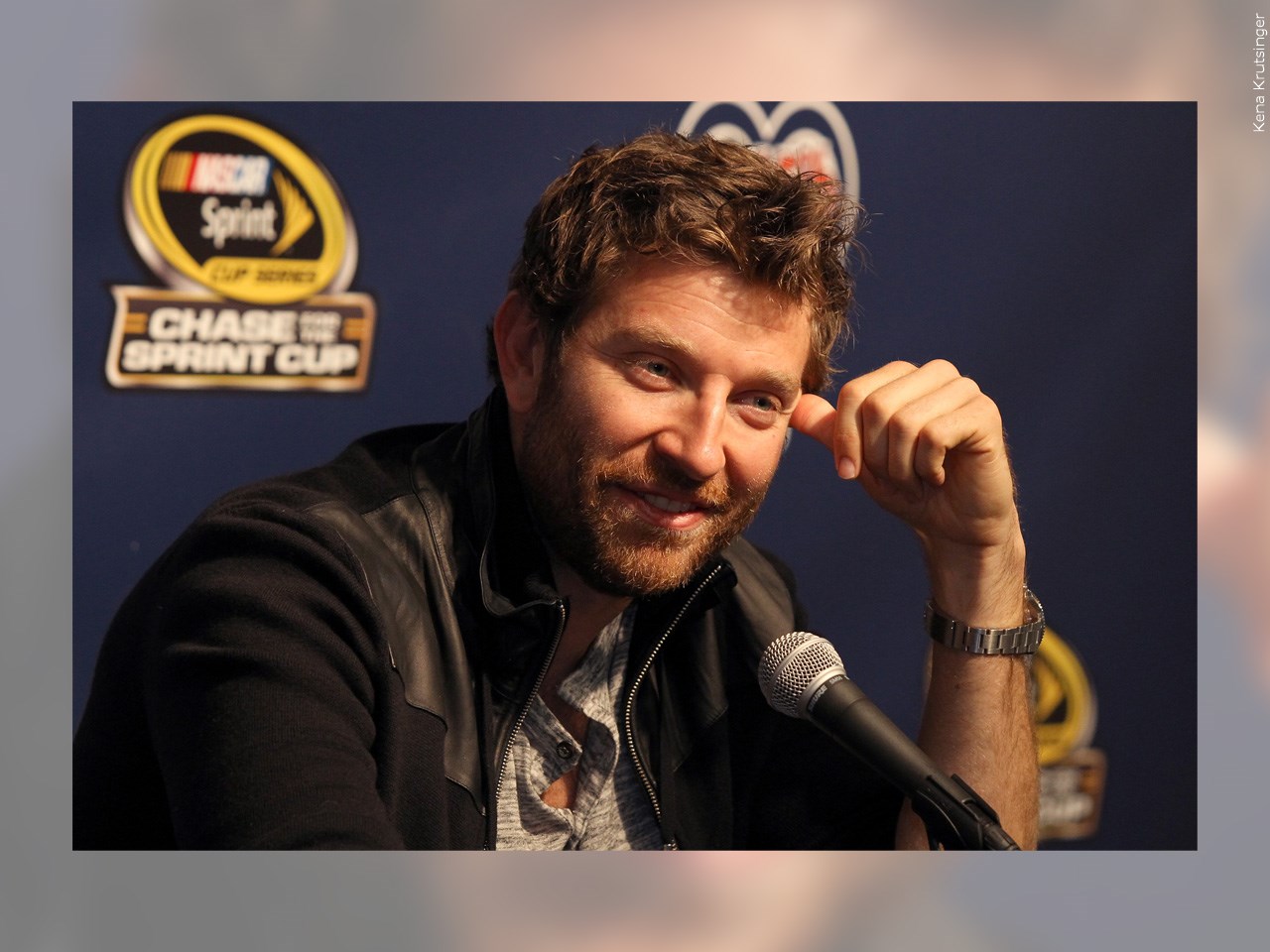 Country singer Brett Eldredge encounters bear in garage - WBBJ TV