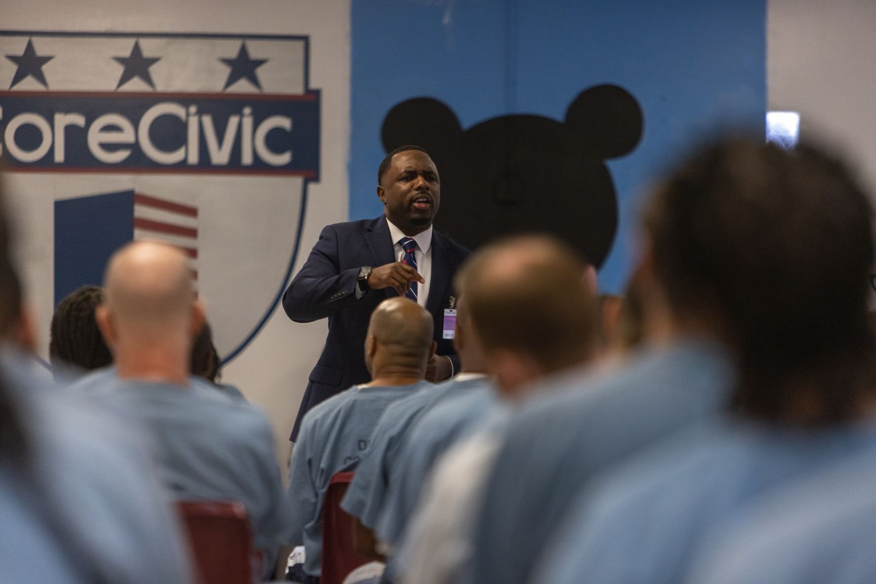 National speaker motivates inmates preparing for release - WBBJ TV