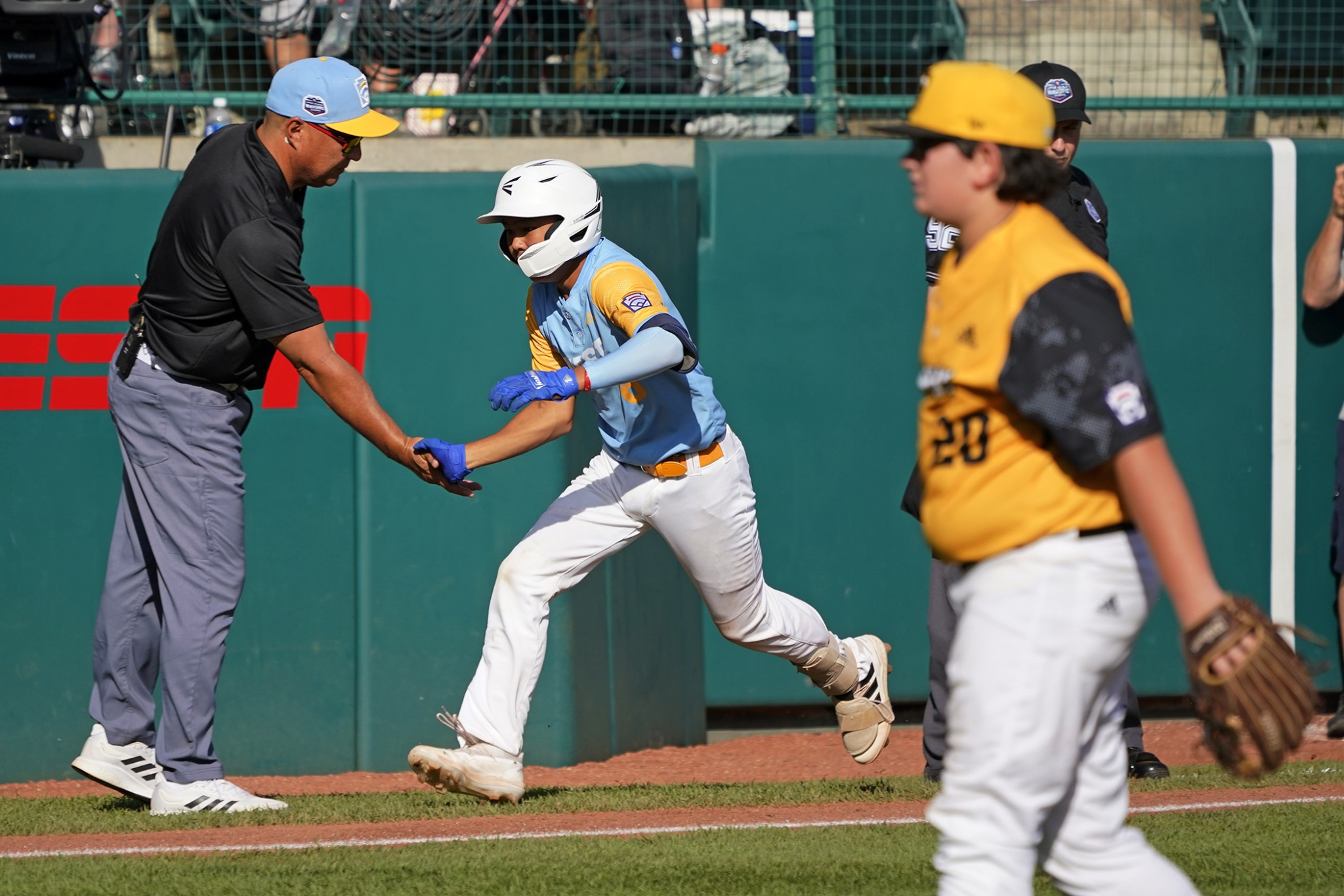 Hawaii beats Tennessee 5-1 to take spot at LLWS championship - WBBJ TV