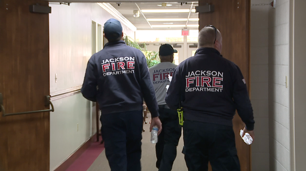 Local organization hosts dinner for first responders - WBBJ TV