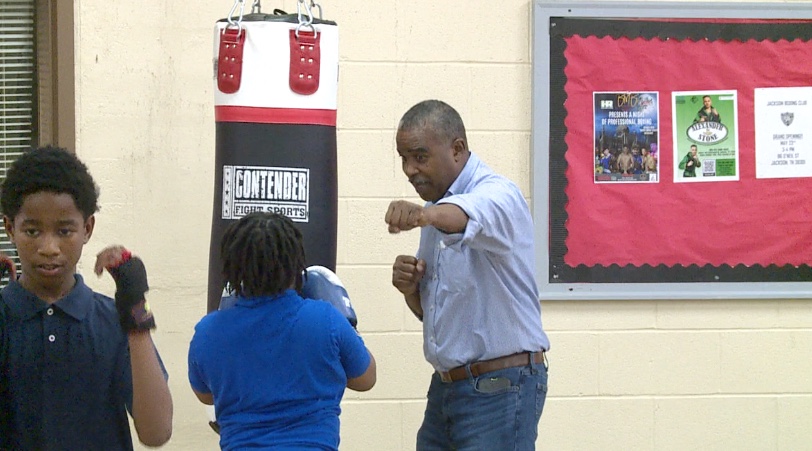 Jackson Boxing Club honors previous coach with new sign - WBBJ TV