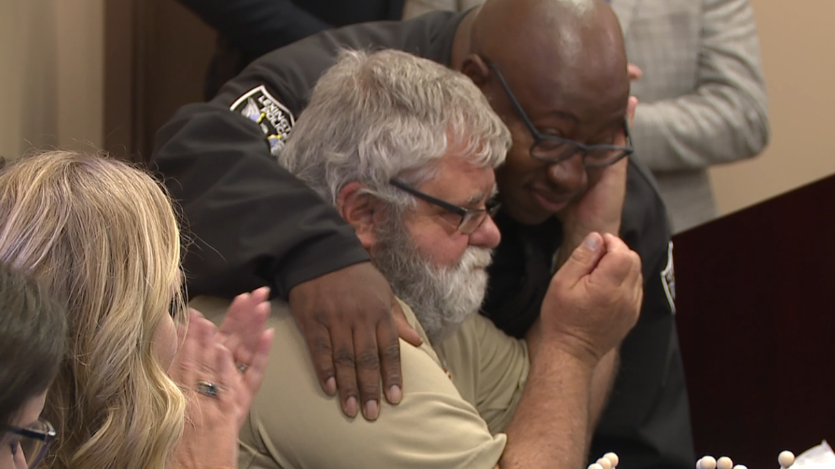 Lexington police chief retires after 32 years of service - WBBJ TV