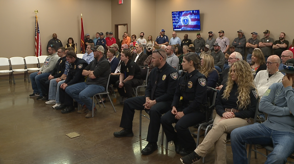 Lexington police chief retires after 32 years of service - WBBJ TV