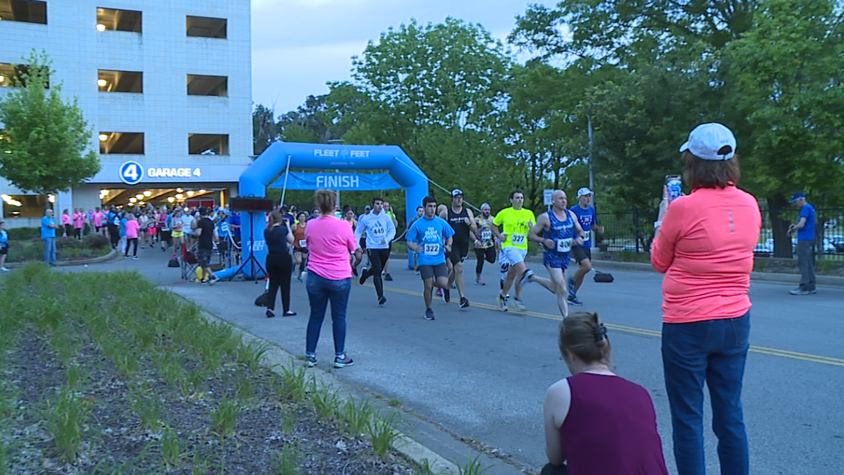 Glow Out 5K lights up the Hub City - WBBJ TV