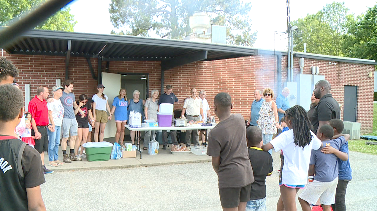 Community members attend cookout in east Jackson - WBBJ TV